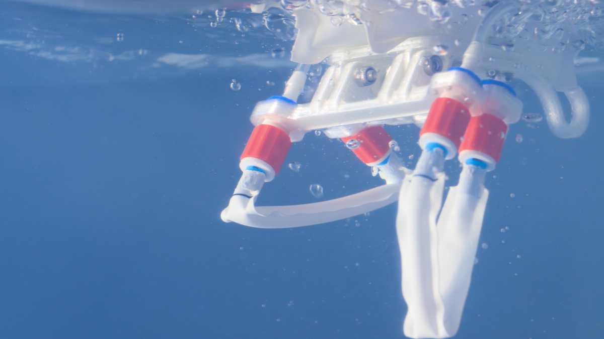Watch an air-powered robot walk, swim without the help of a computer ...