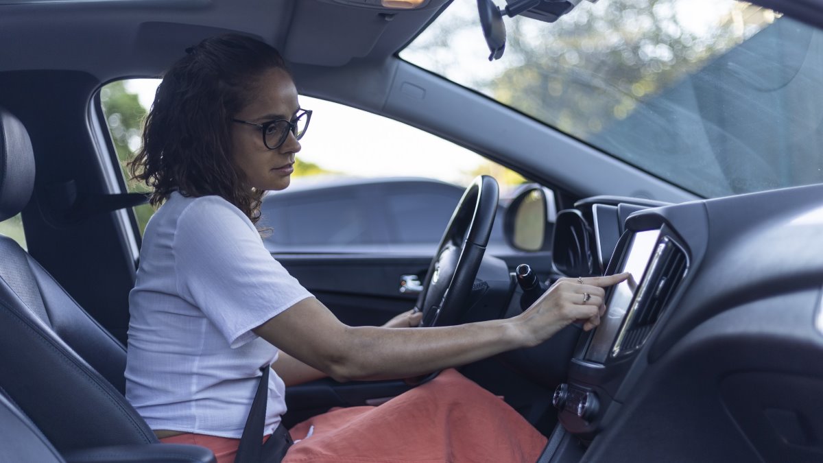 Drivers struggle to multitask and use touch screens | News | ConnectSci
