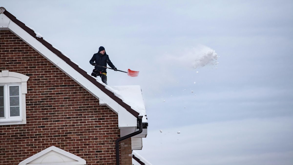 Snowflake size effects how snow builds up on your roof | News | ConnectSci